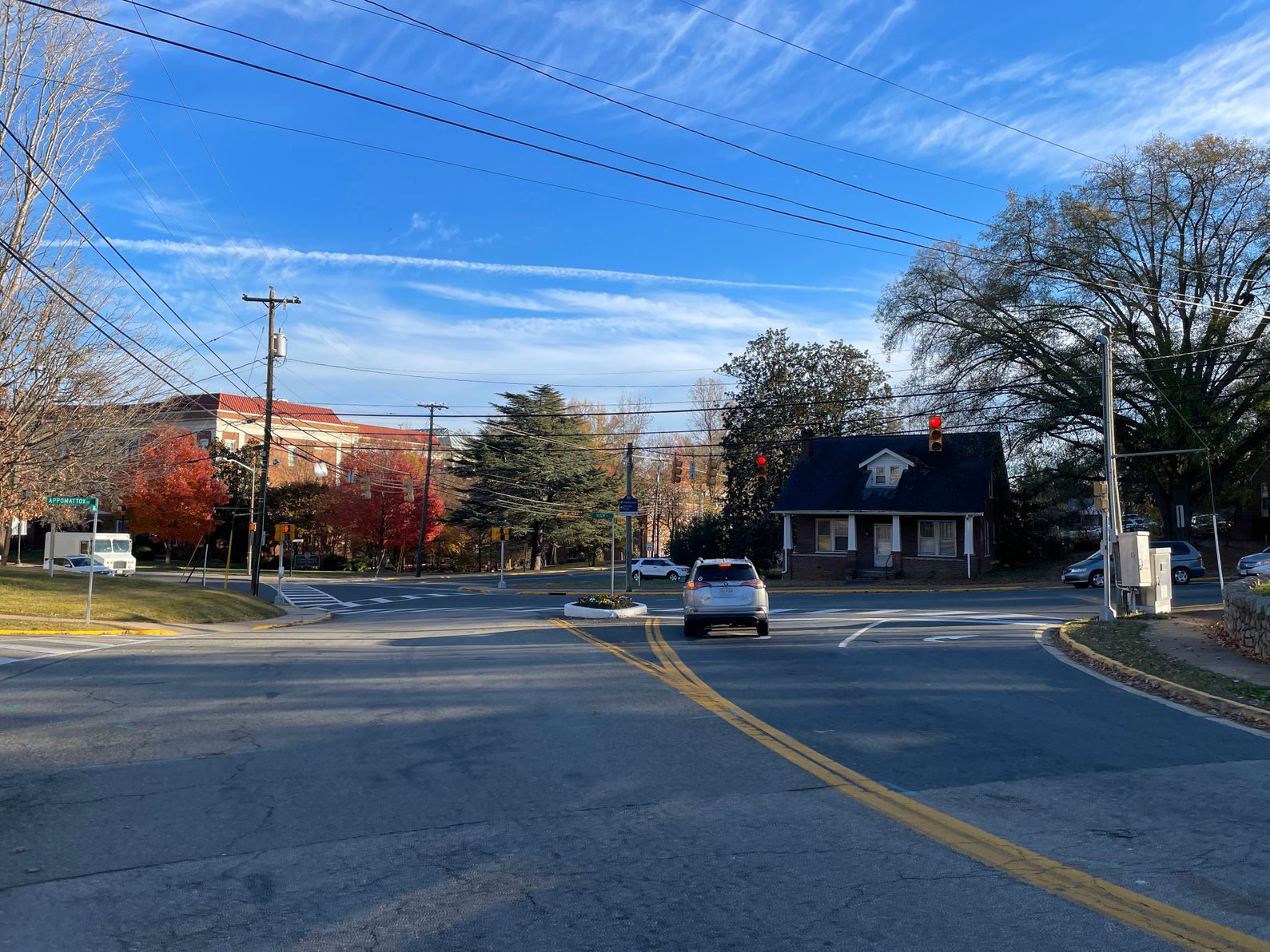 Farmville roundabout, Oak Street/High Street/Griffin Boulevard ...